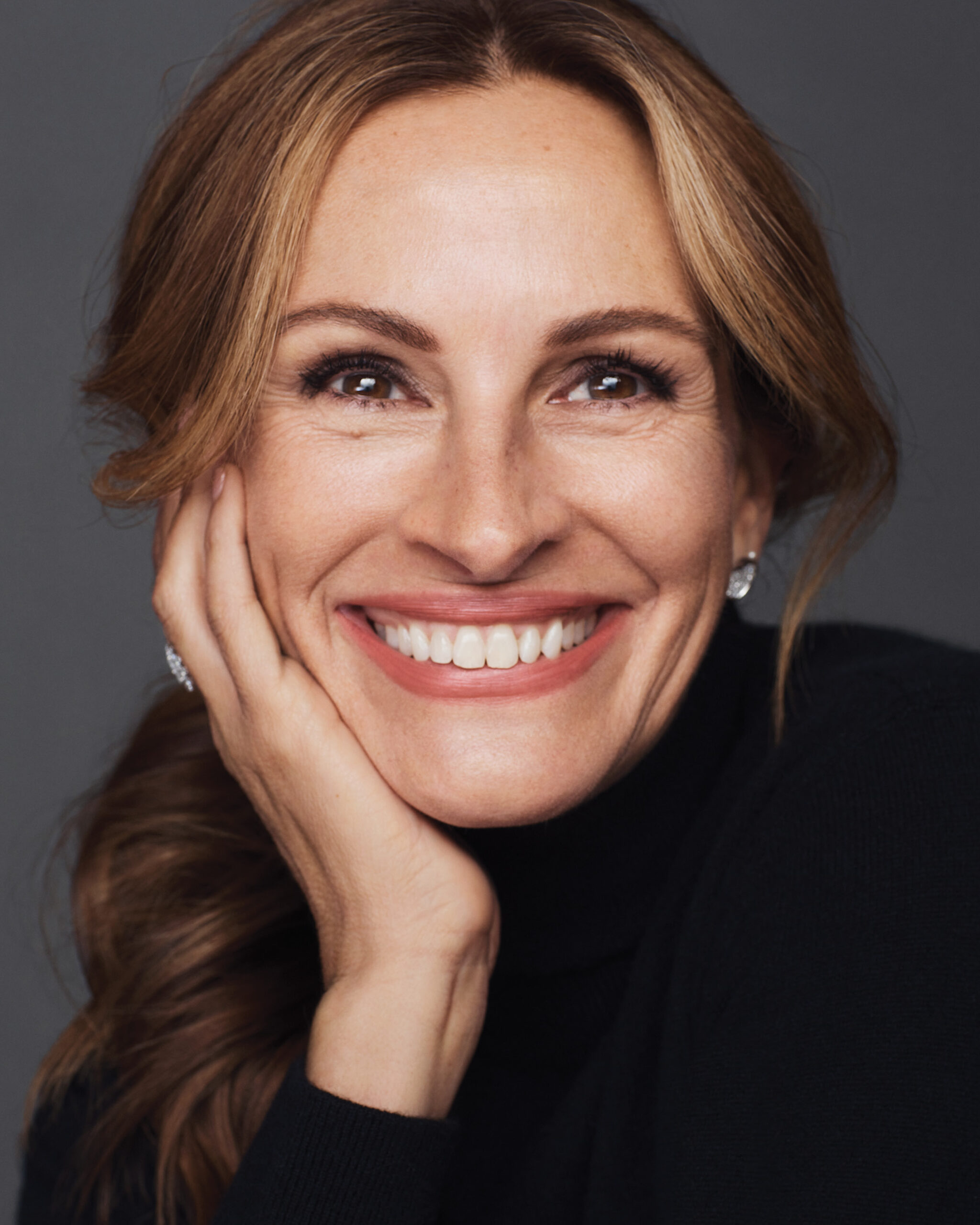 Julia Roberts On Rom Coms, Family Life & Embracing Her Smile Lines