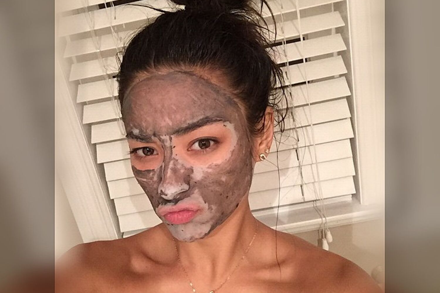 Why Dead Sea Mud Masks May Be the Answer to Your Troubled Skin